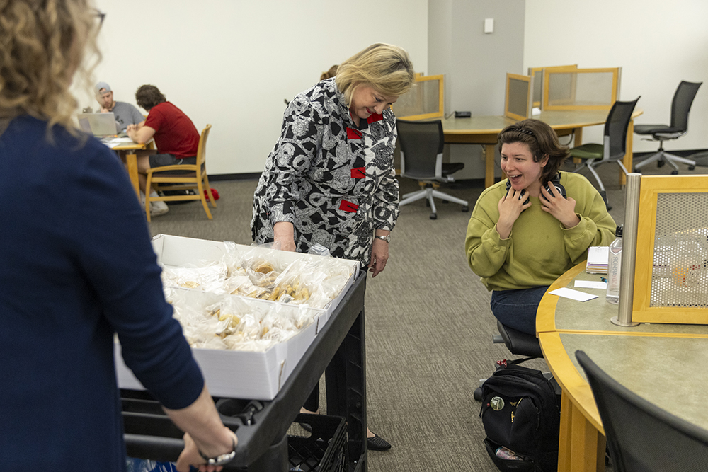 President Stewart Gonzalez surprises students with cookies during ...