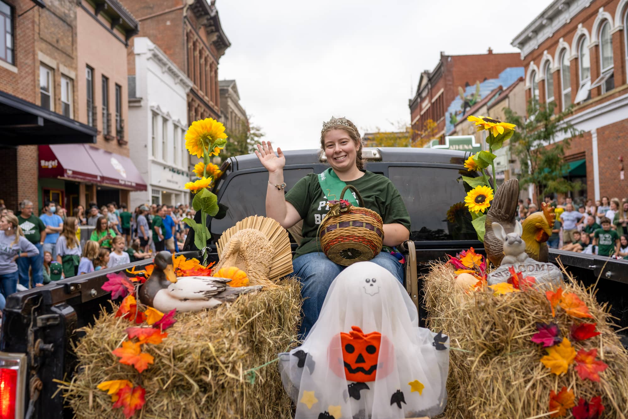 OHIO students, alumni celebrate Homecoming in-person for first time in ...