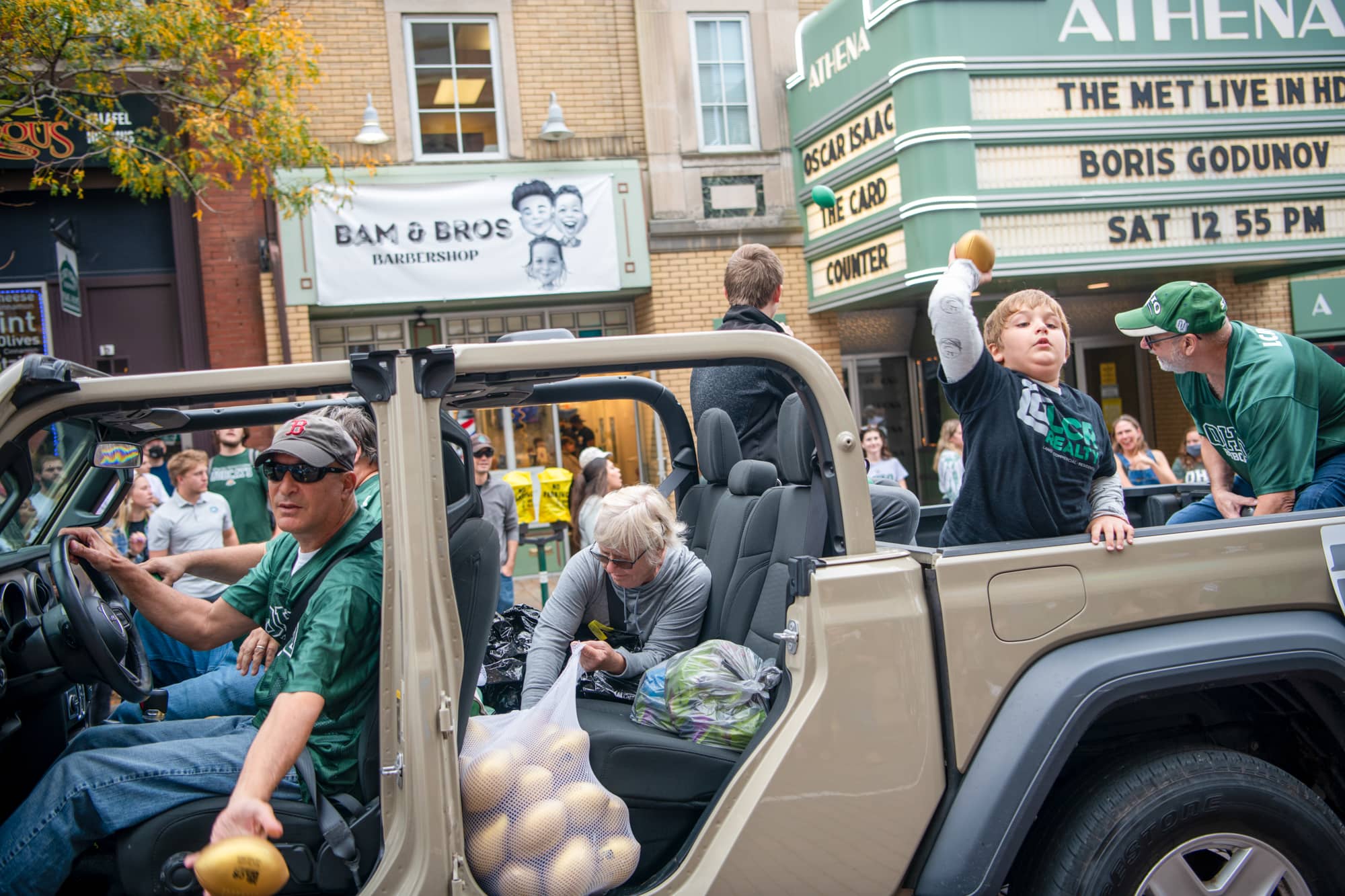 OHIO students, alumni celebrate Homecoming in-person for first time in ...