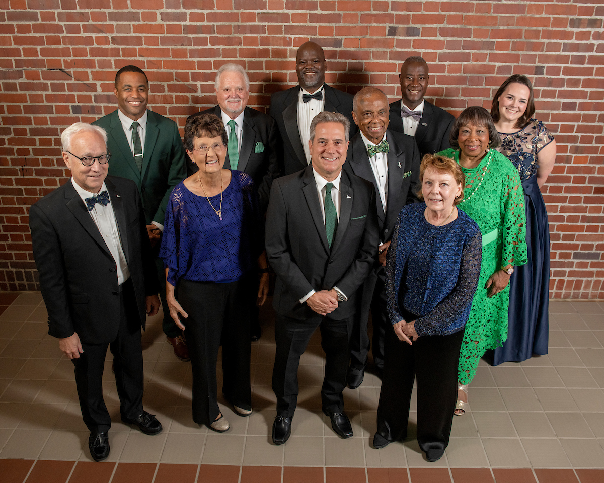 Ohio University honors 17 inspirational Bobcats at 2022 Alumni Awards ...